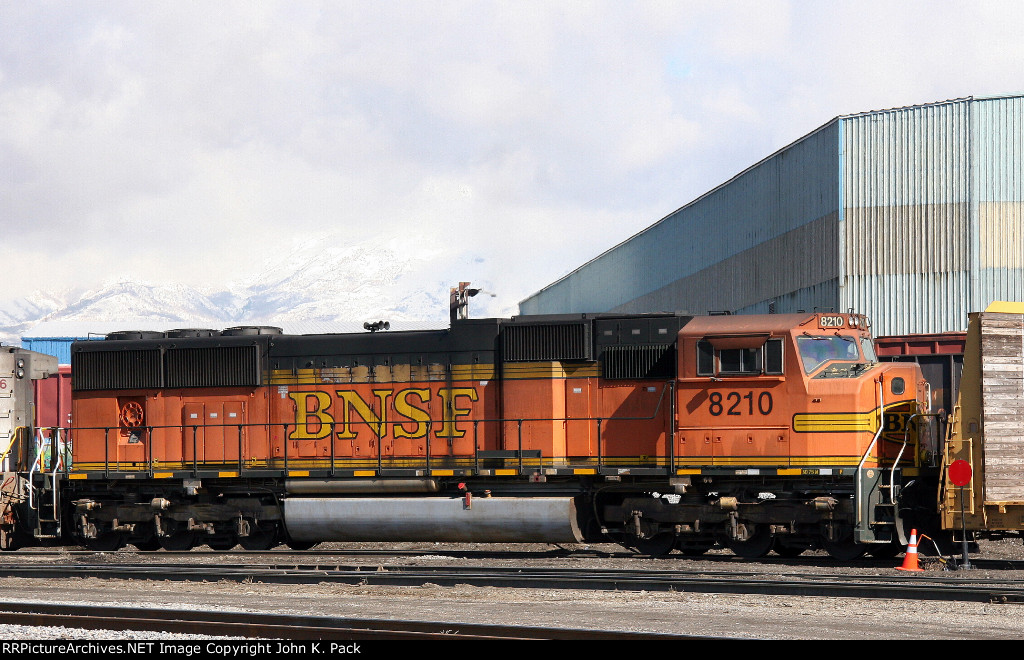 BNSF 8210